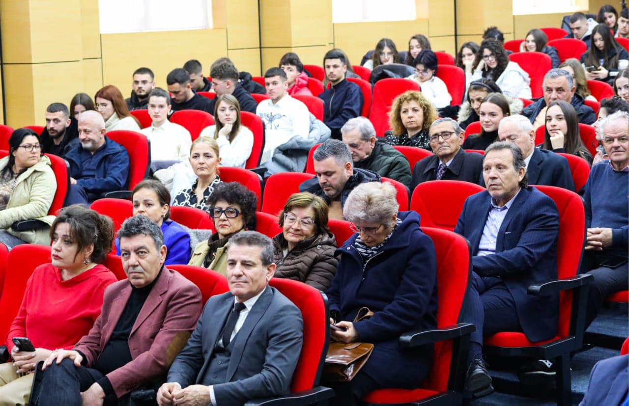 "Biri rrefen Atin" ne pervjetorin e 83 te ditelindjes se "Princit te ...